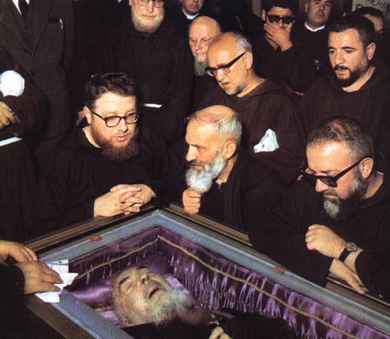 Padre Pio corpo incorruptível - Comunidade Padre Pio